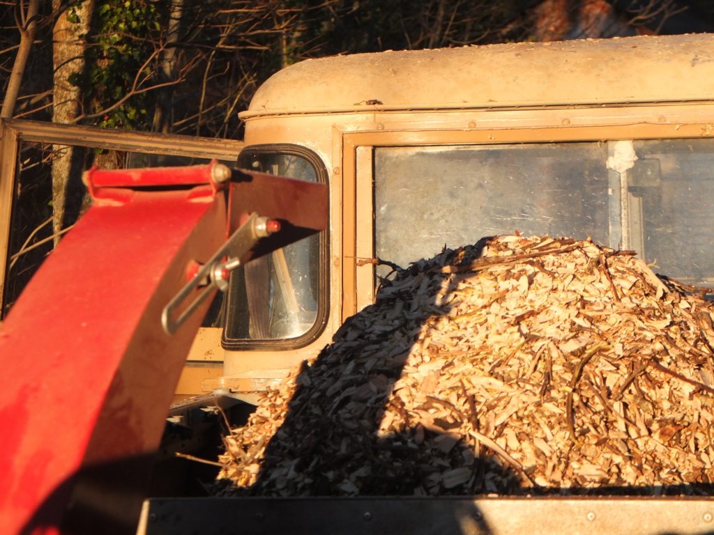 Shredding Wood - DOMAINE LESCURE